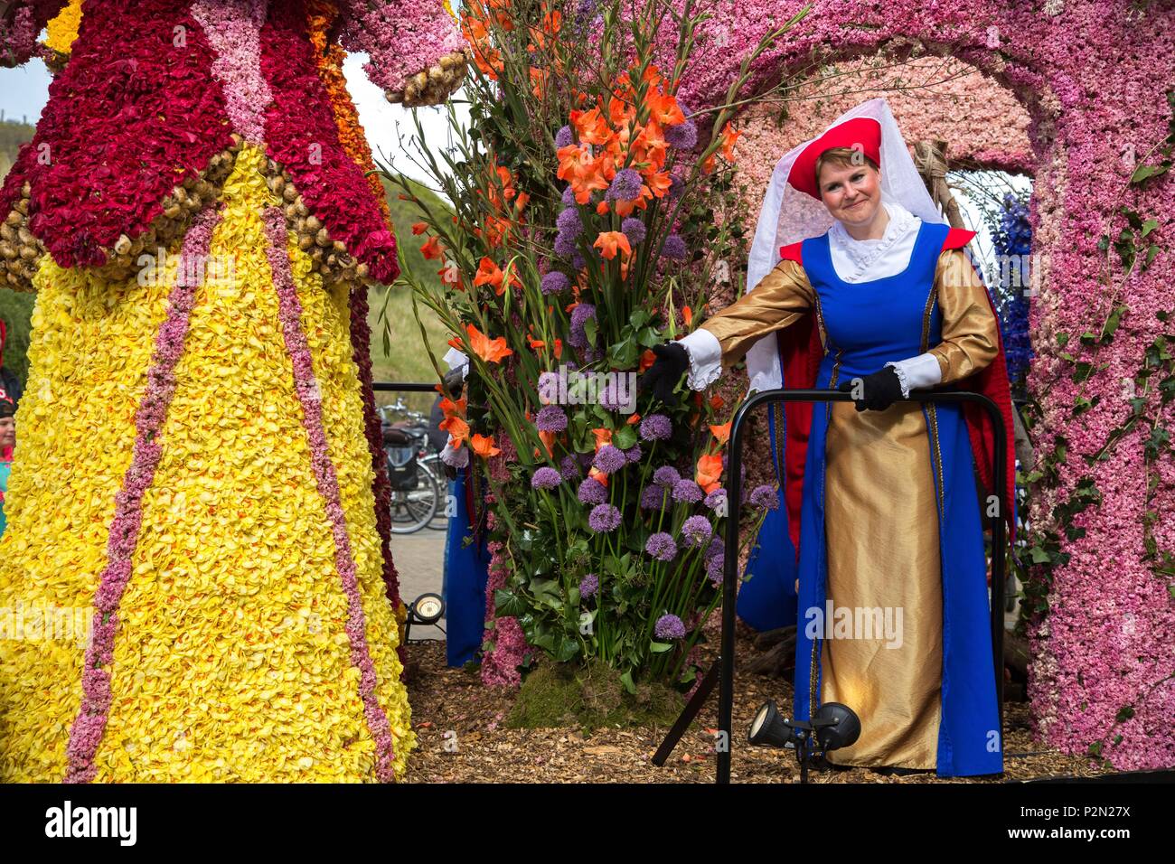 Netherlands, Southern Holland province, Lisse, Parade of flowers in the ...