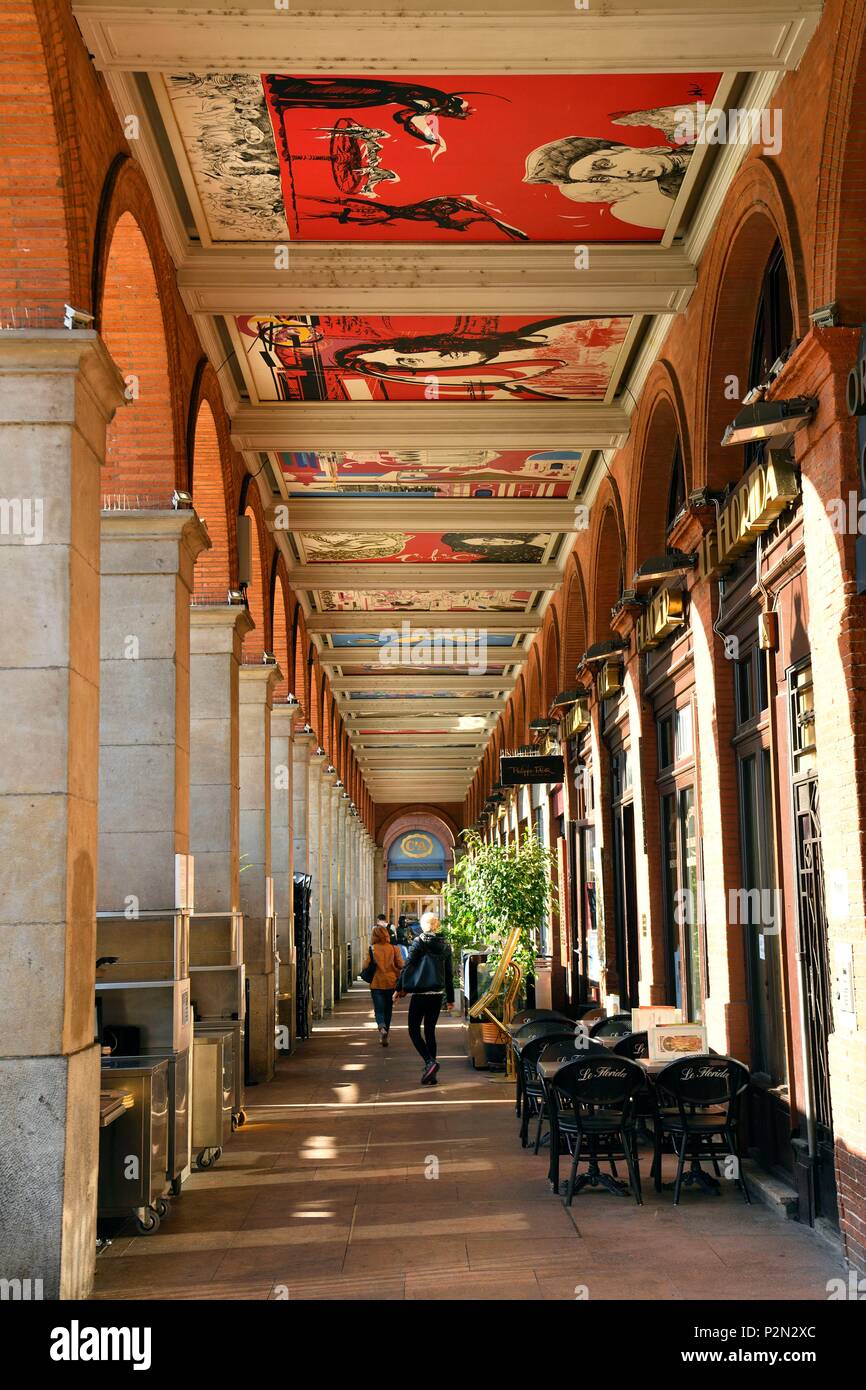 Place du capitole toulouse cafe hi-res stock photography and images - Alamy