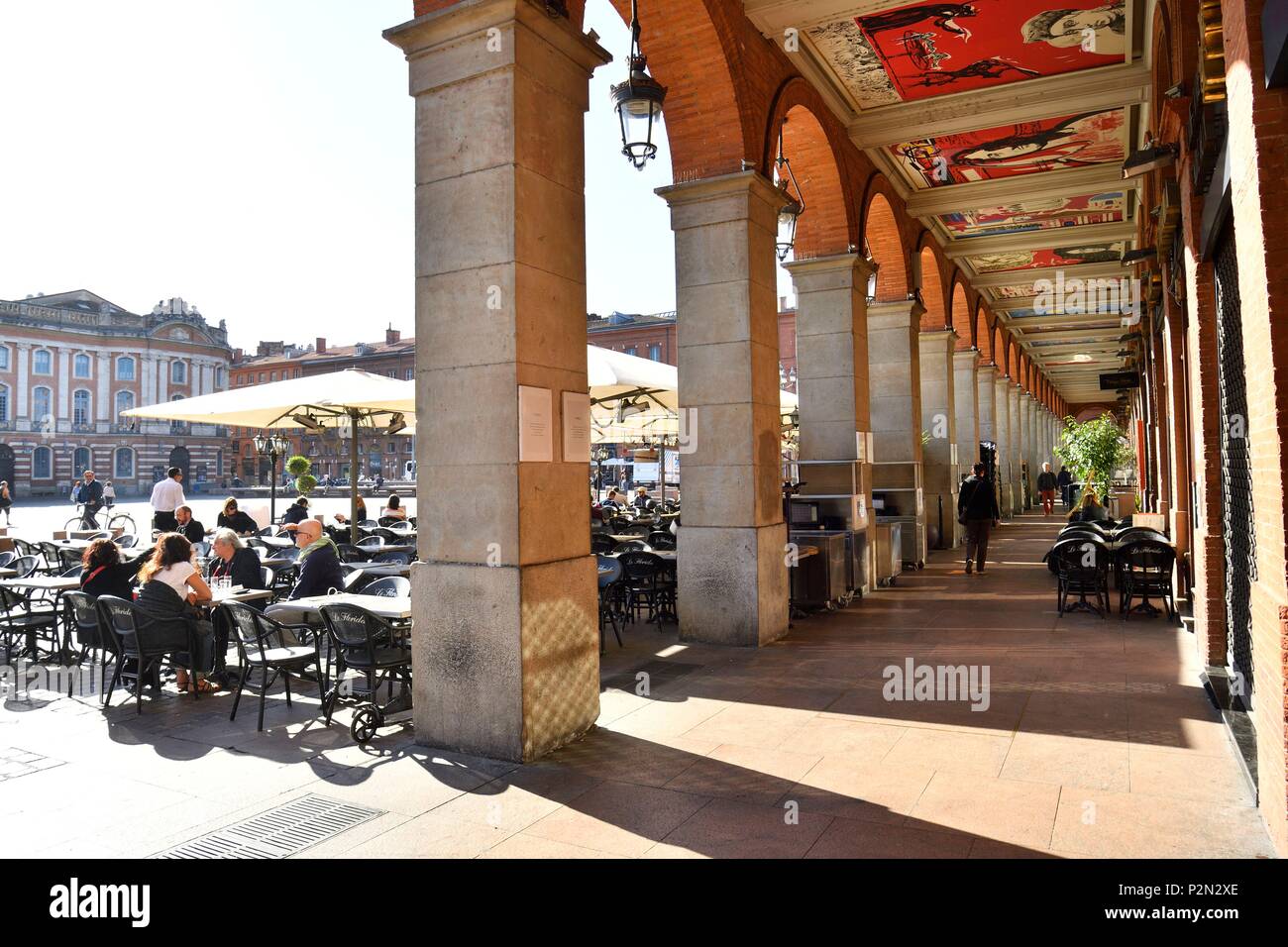 Place du capitole toulouse cafe hi-res stock photography and images - Alamy