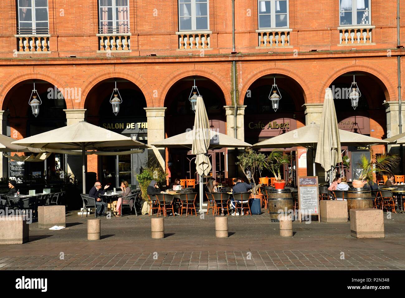 Place du capitole toulouse cafe hi-res stock photography and images - Alamy