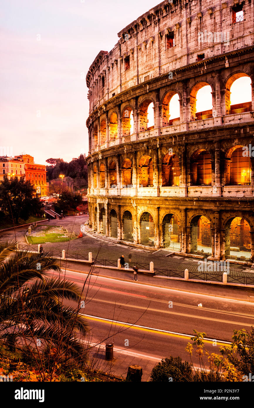 Colosseum rome colosseo vertical hi-res stock photography and images ...