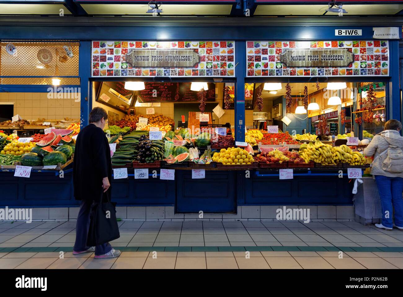 Budapest fruits market hi-res stock photography and images - Alamy