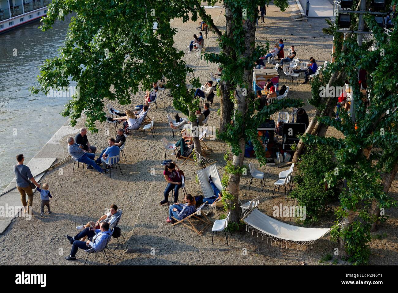 Cafe pontoon hi-res stock photography and images - Alamy