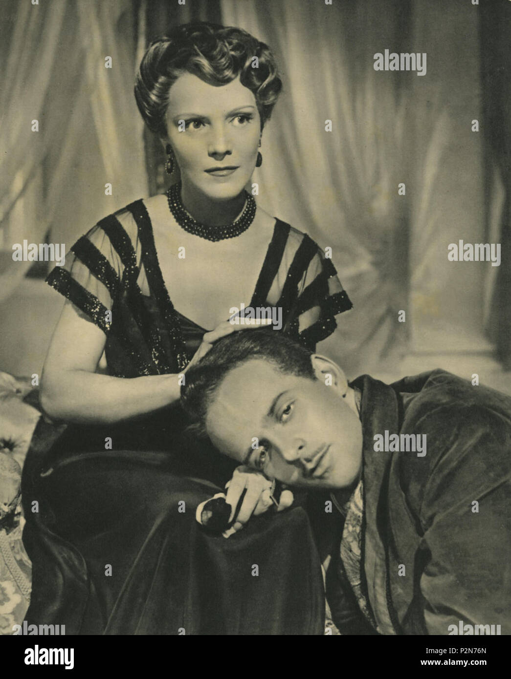. Italiano: Elisa Cegani e Frank Latimore nel film La nemica 1950 ...