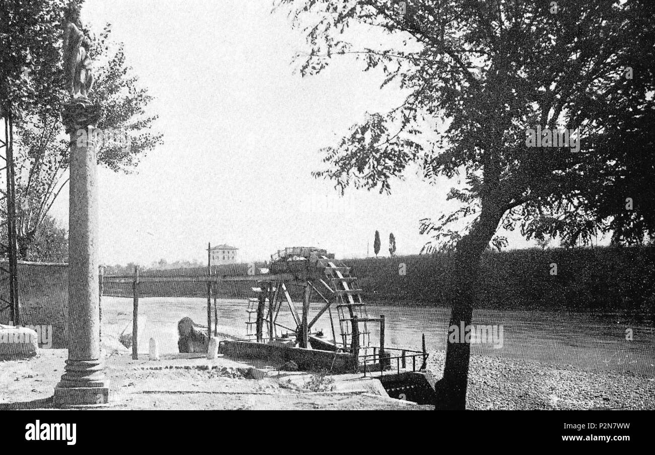 . Italiano: Piazza della chiesa parrocchiale di Pescantina in una foto ...