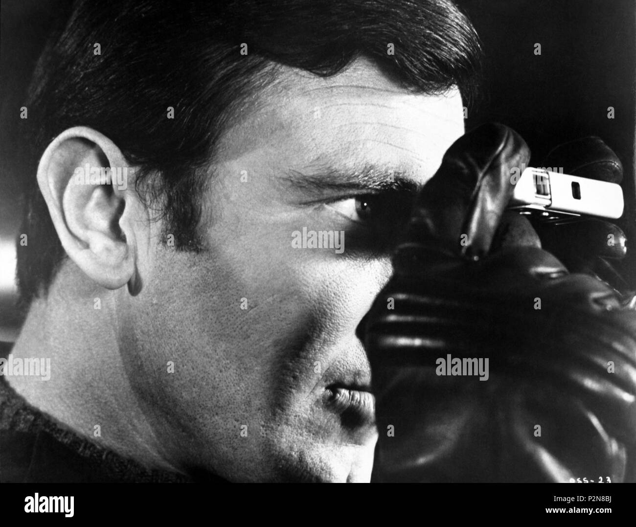 George Lazenby James Bond 007 Stock Photos & George Lazenby James Bond ...