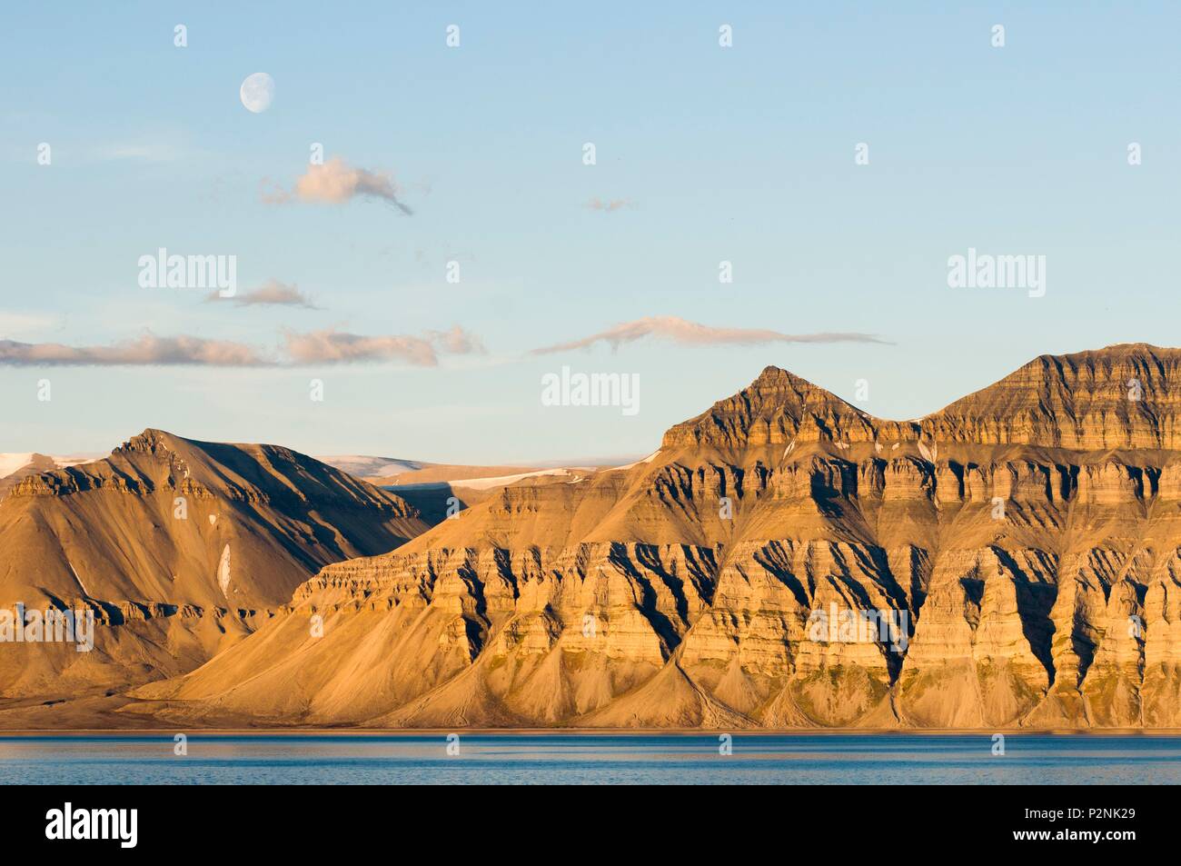 Isfjorden, spitsbergen, svalbard hi-res stock photography and images ...