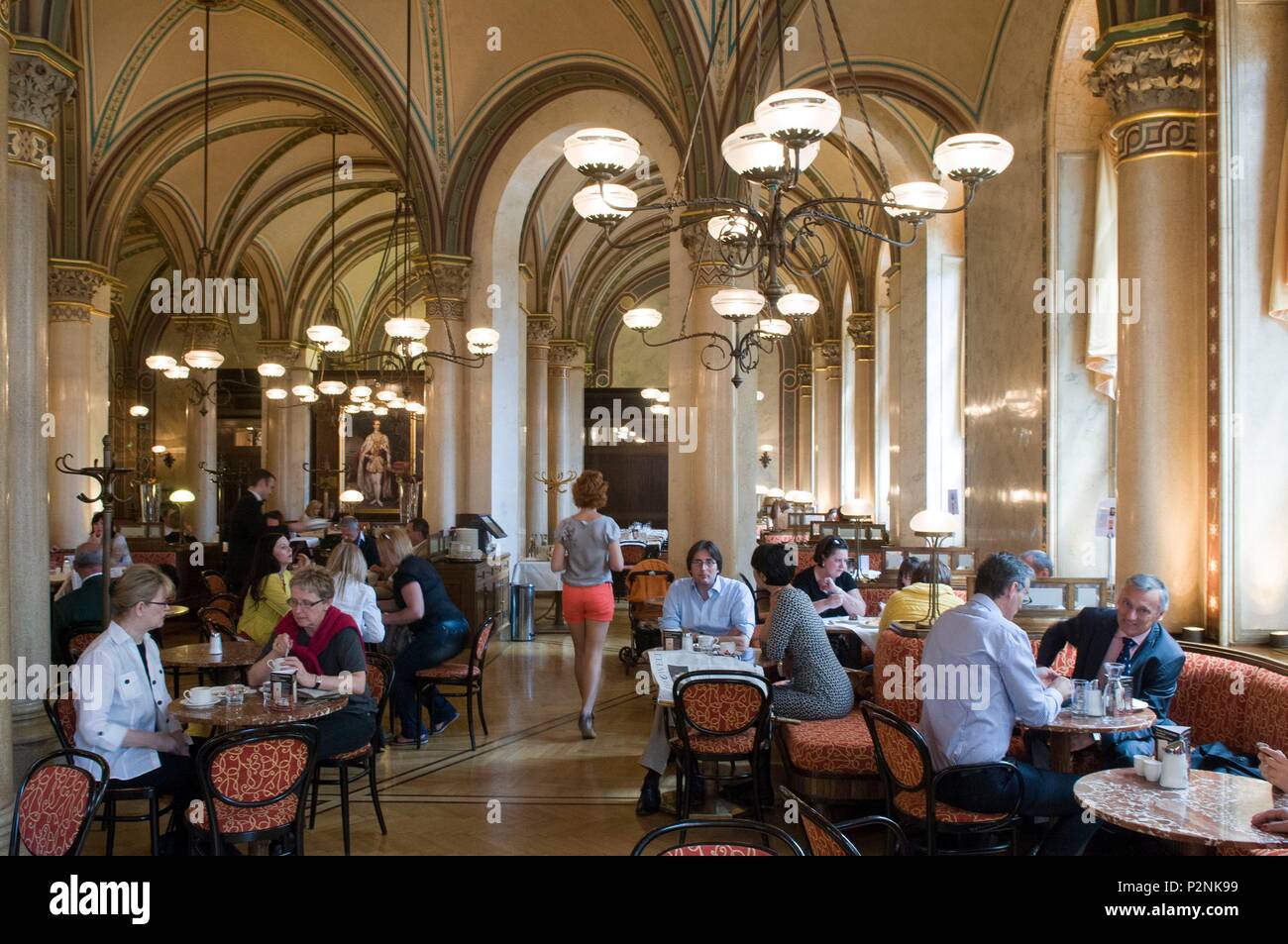 Cafe vienna woman hi-res stock photography and images - Alamy