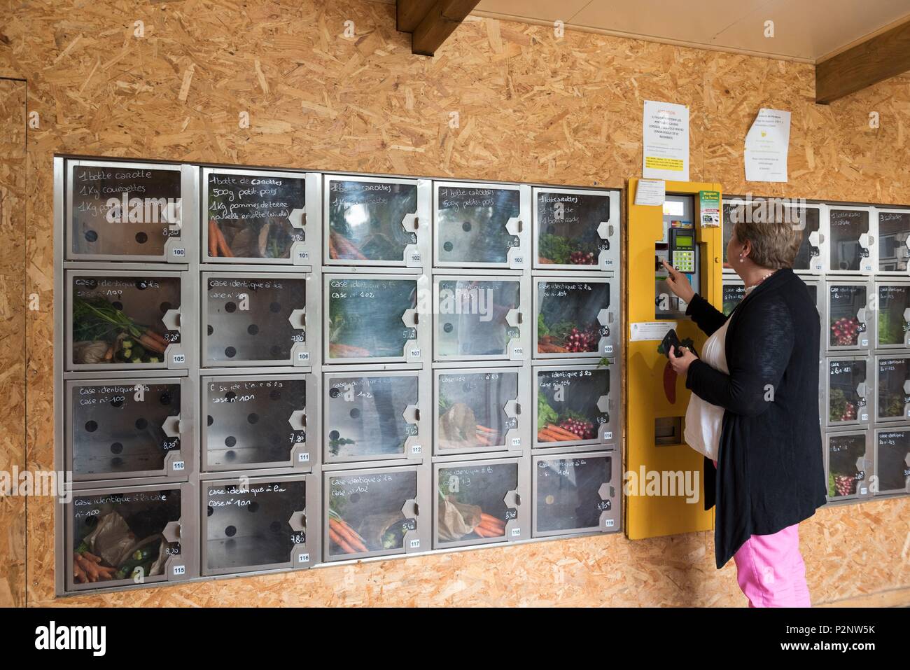 Vegetable distributor hi-res stock photography and images - Alamy