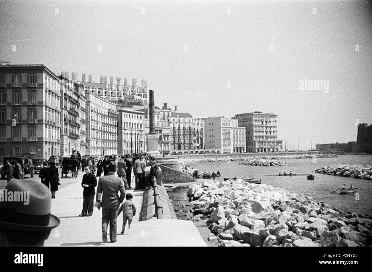 . Italiano: Via Partenope durante la visita di Hitler a Napoli. Scritta ...