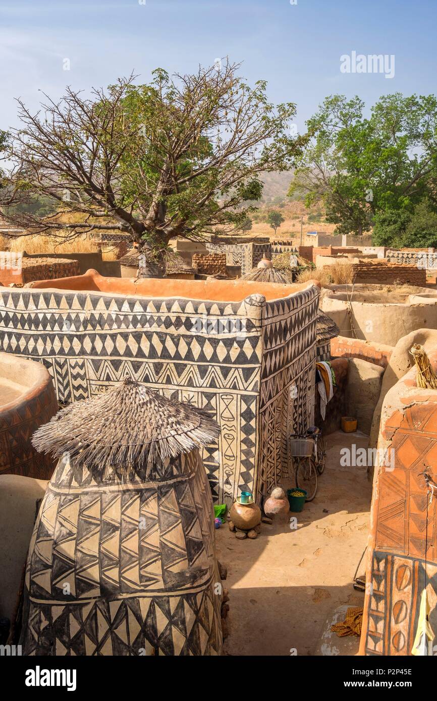 Tiebele hi-res stock photography and images - Alamy