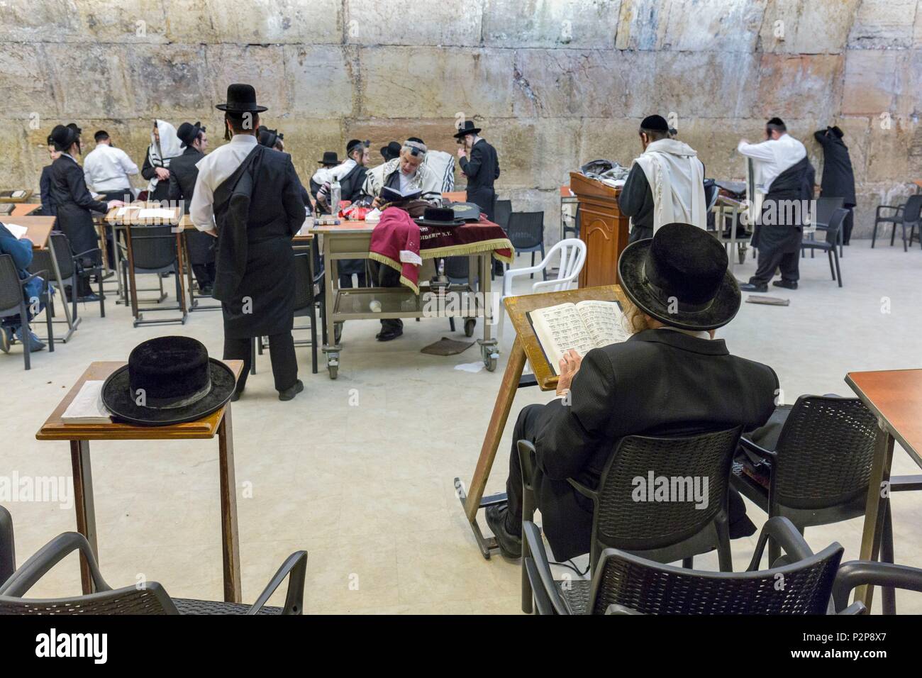 Hasidic practice hi-res stock photography and images - Alamy