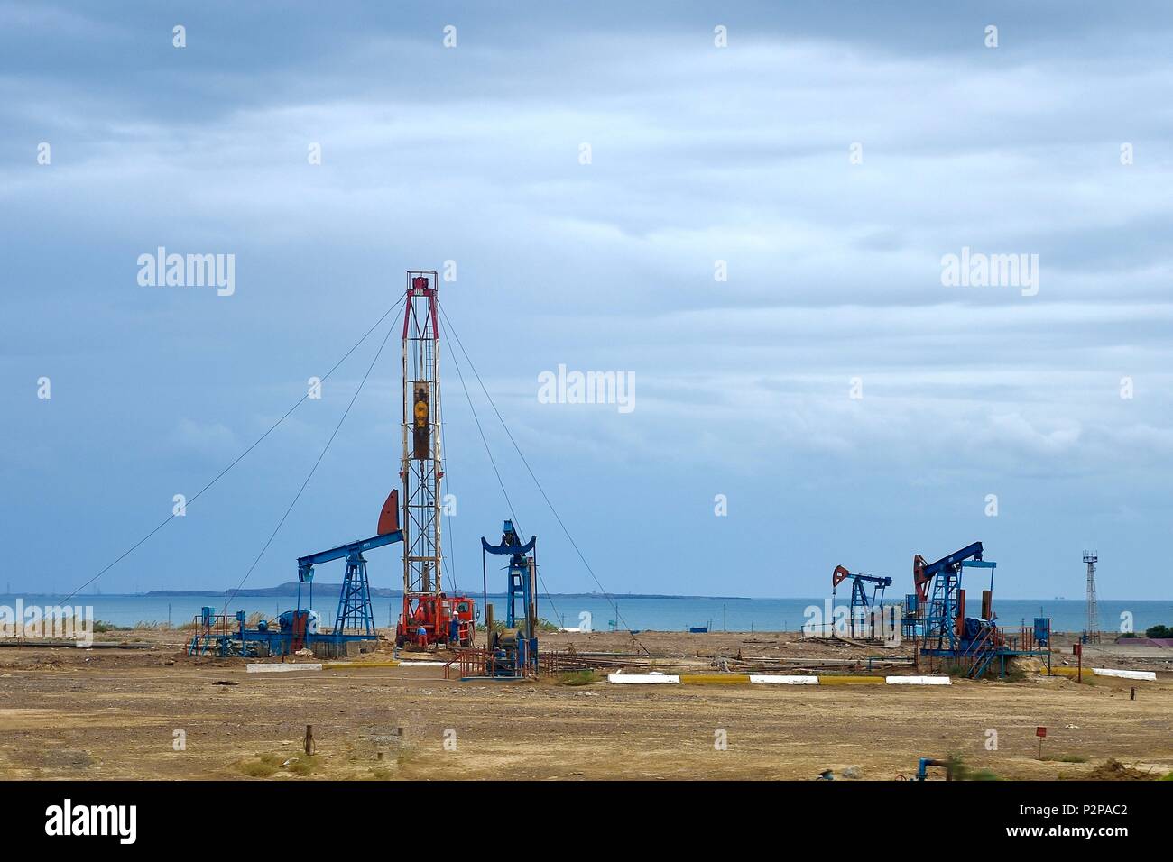 Extraction field hi-res stock photography and images - Alamy