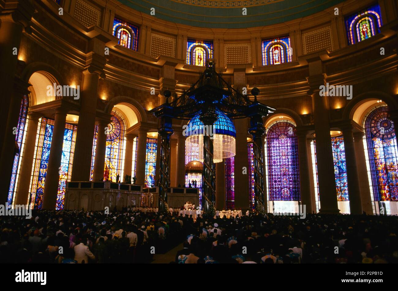 Basilica of our lady of peace of yamoussoukro hi-res stock photography ...
