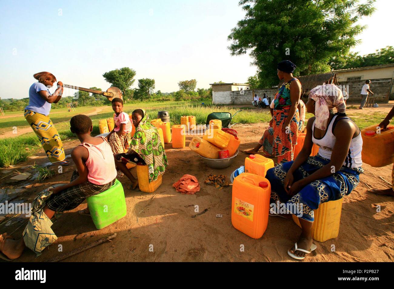 Ivory Coast, Bandama Valley region, Dabakala, women getting water in a ...
