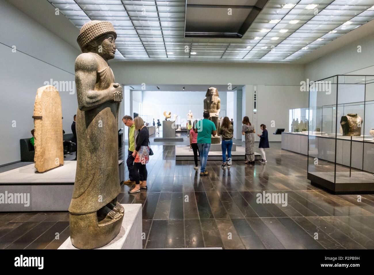Statue of gudea hi-res stock photography and images - Alamy