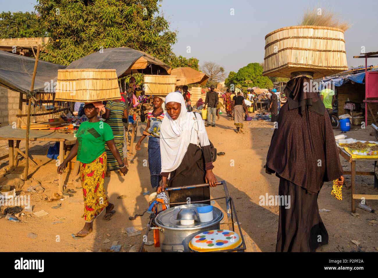 Burkina Faso, Sud-Ouest region, Gaoua, capital of Poni province, market ...