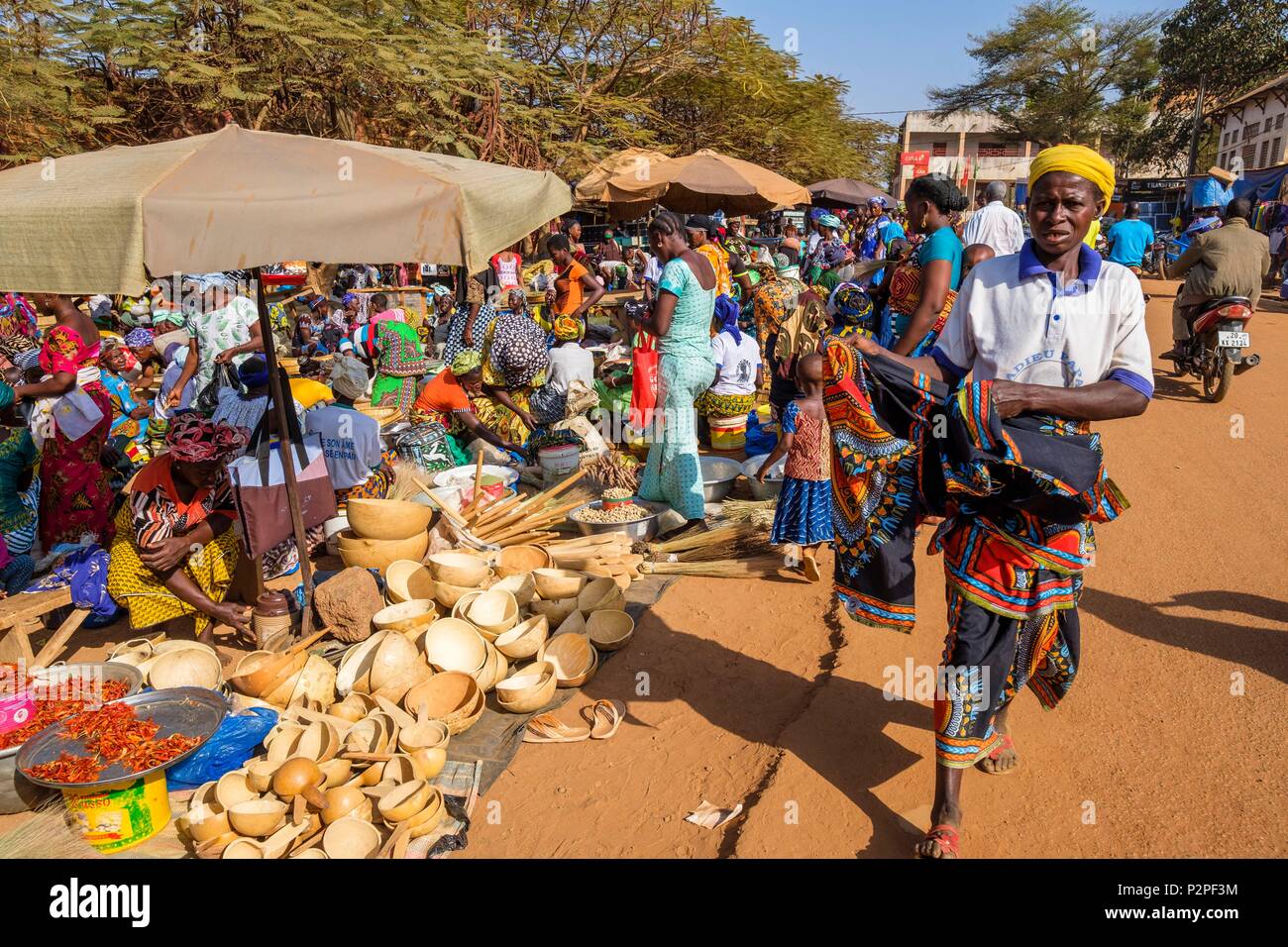 Burkina Faso, Sud-Ouest region, Gaoua, capital of Poni province, market ...