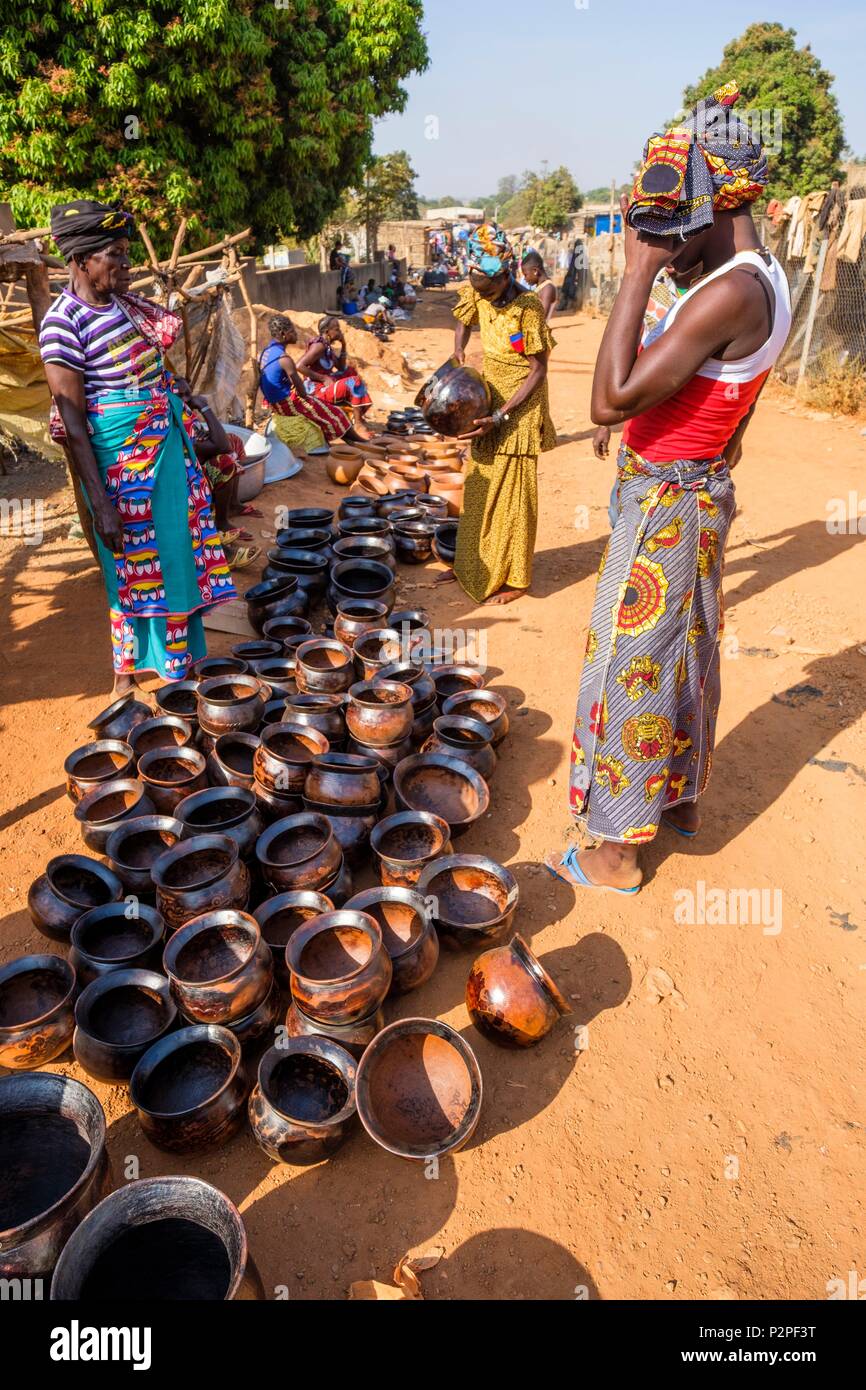 Burkina Faso, Sud-Ouest region, Gaoua, capital of Poni province, market ...