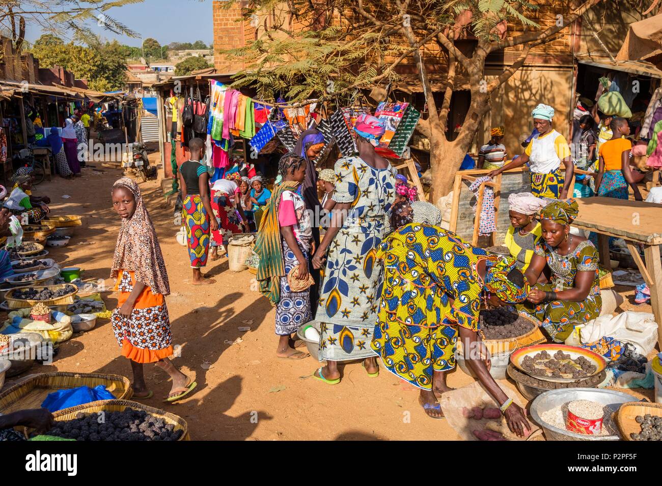 Burkina Faso, Sud-Ouest region, Gaoua, capital of Poni province, market ...