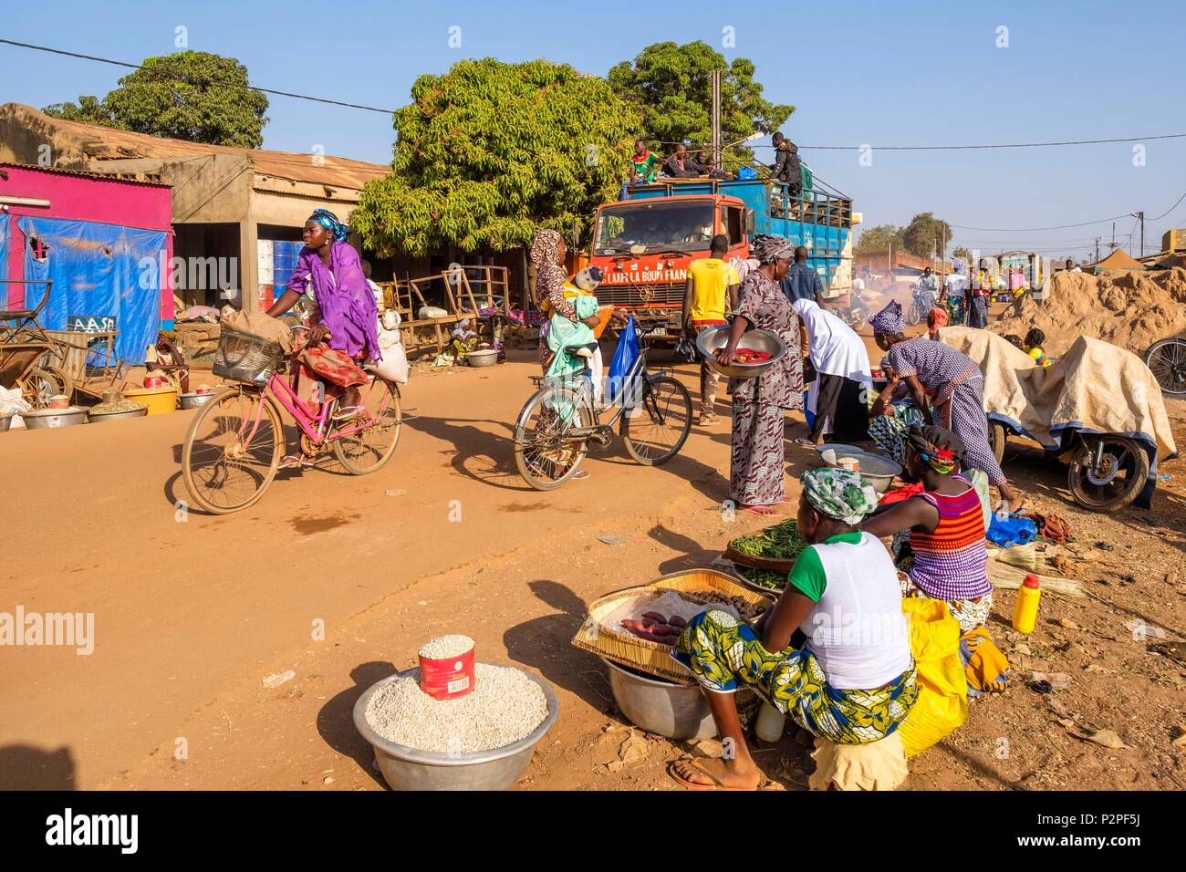 Gaoua market africa hi-res stock photography and images - Alamy