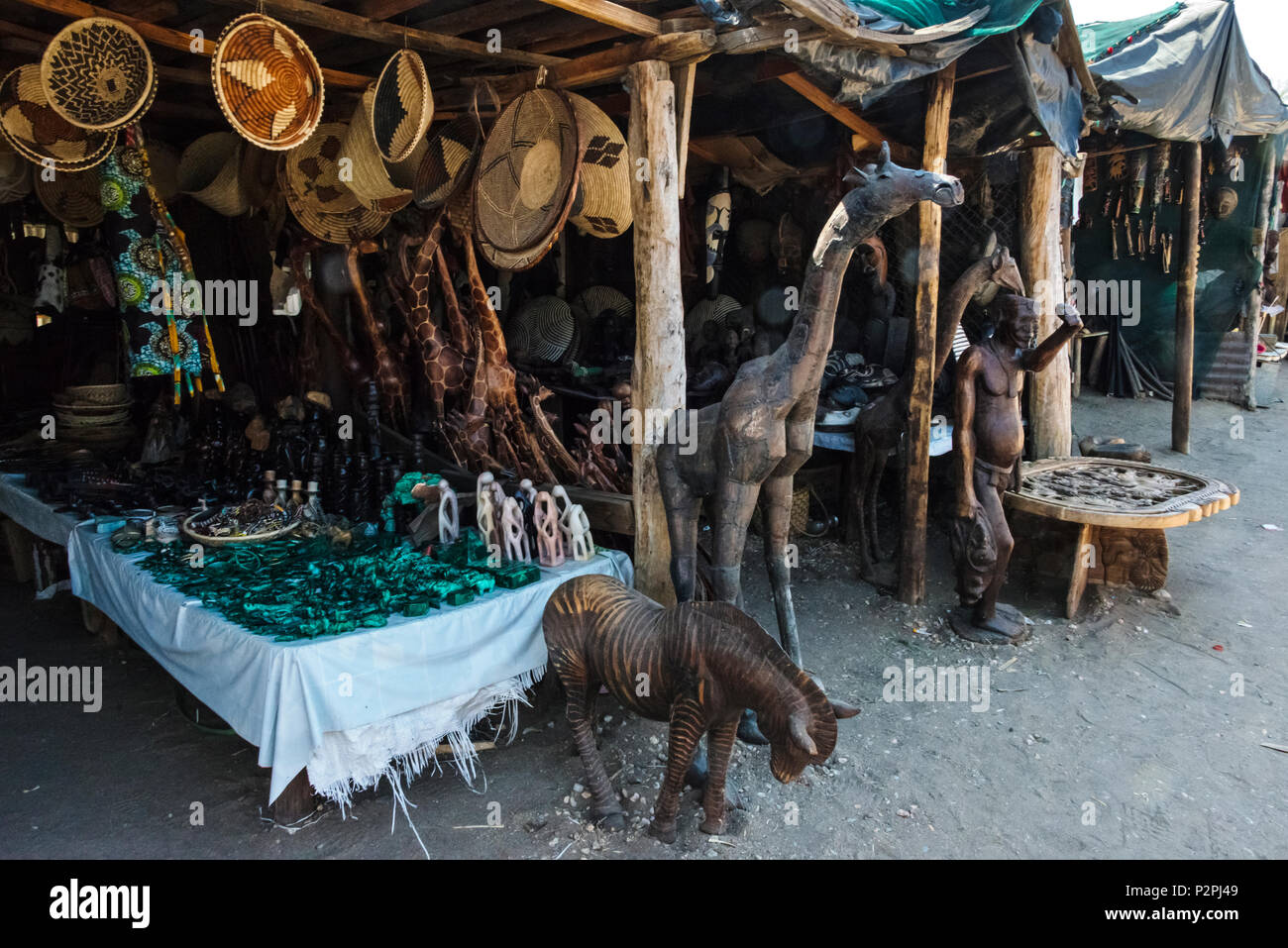 African wood carving hi-res stock photography and images - Alamy