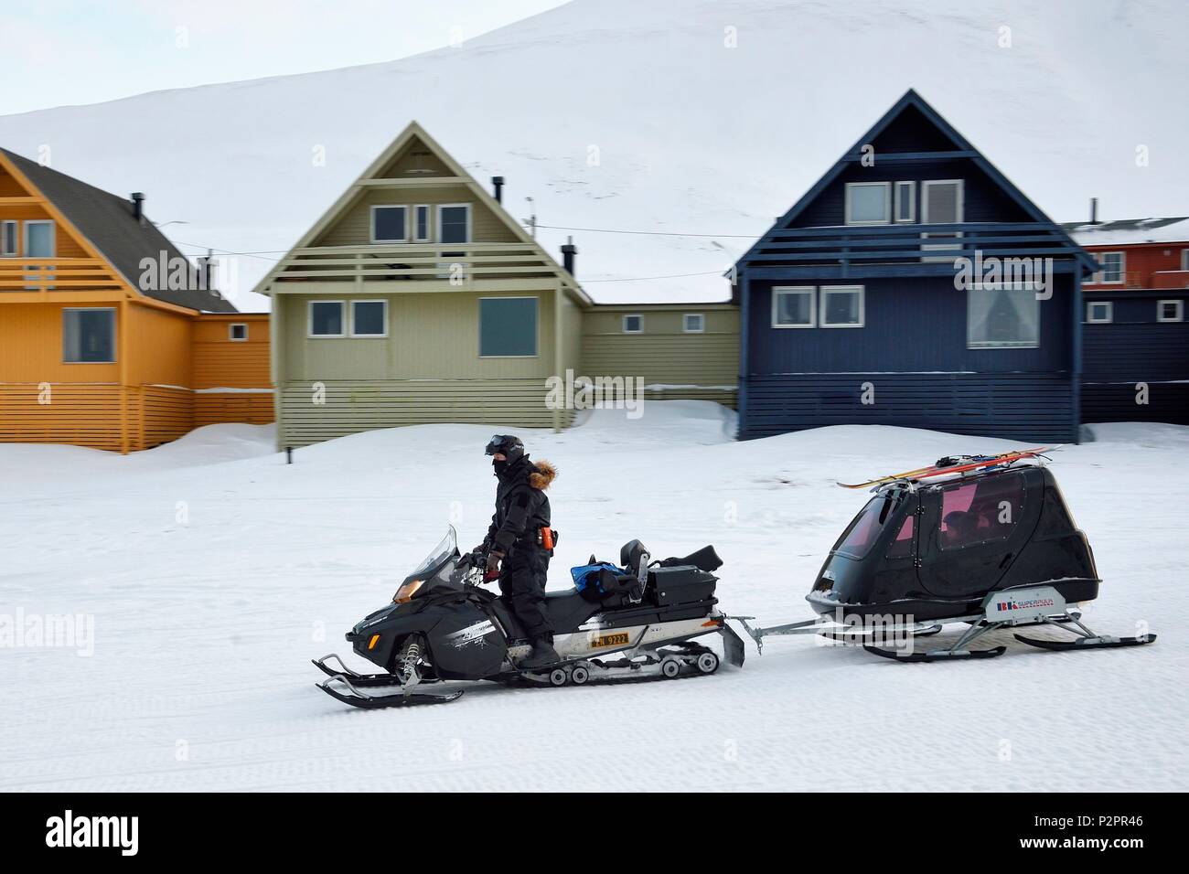 Norway, Svalbard, Spitzbergen, Longyearbyen, snowmobile with the kids ...