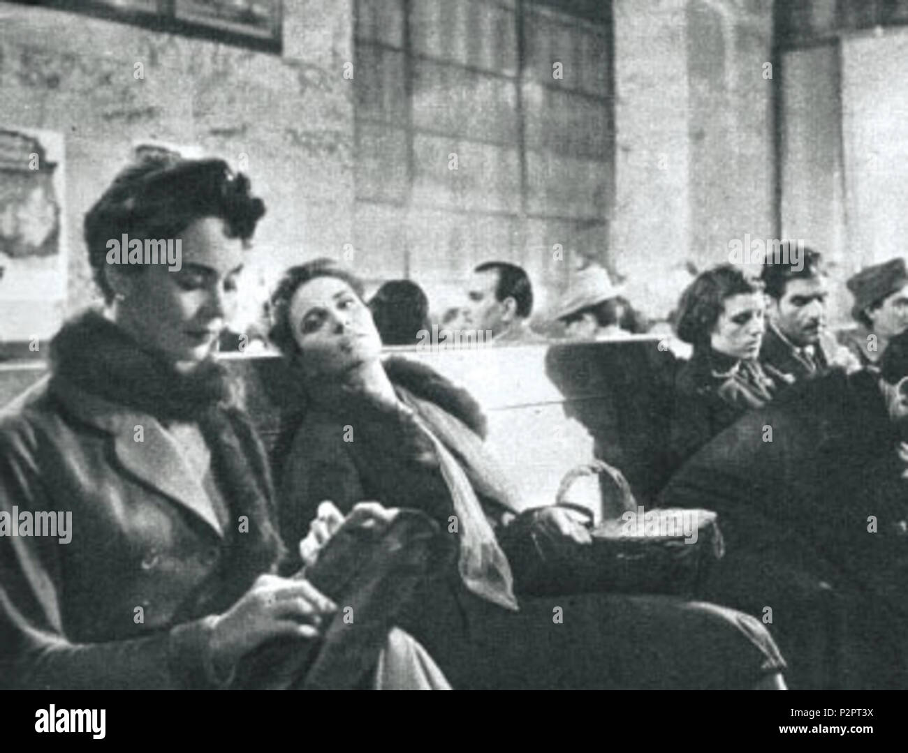 Jennifer jones in una scena di stazione termini de sica hi-res stock ...