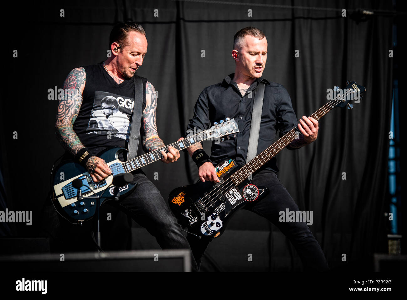 Guns and roses concert crowd hi-res stock photography and images - Alamy