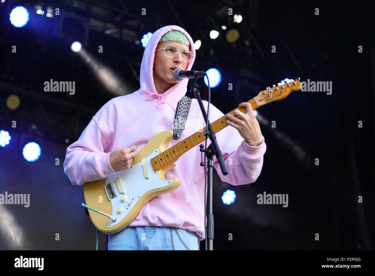 Gus dapperton singer hi-res stock photography and images - Alamy