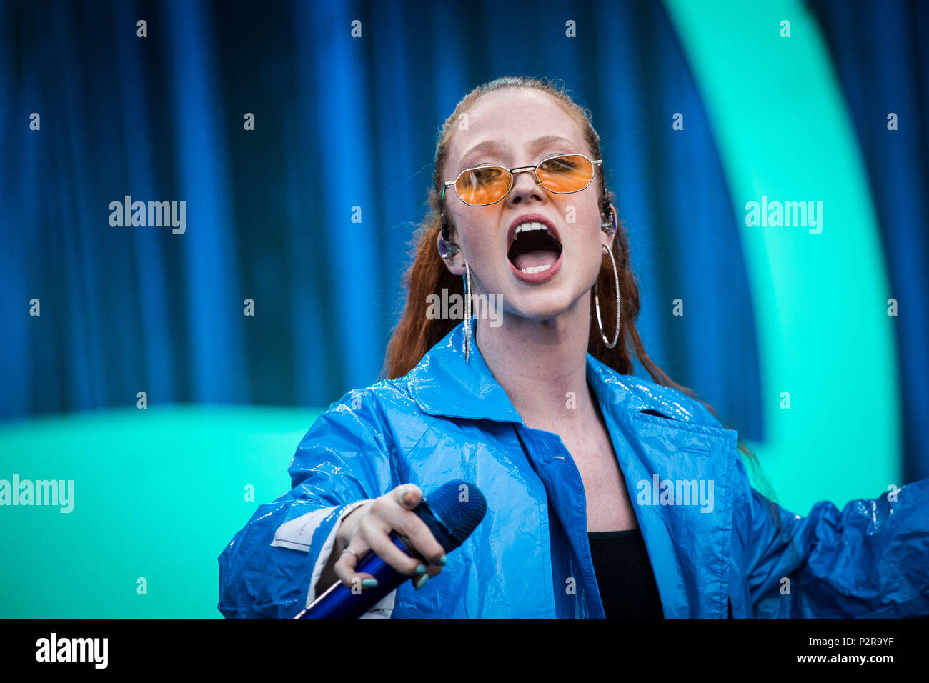 Jess glynne singer hi-res stock photography and images - Alamy