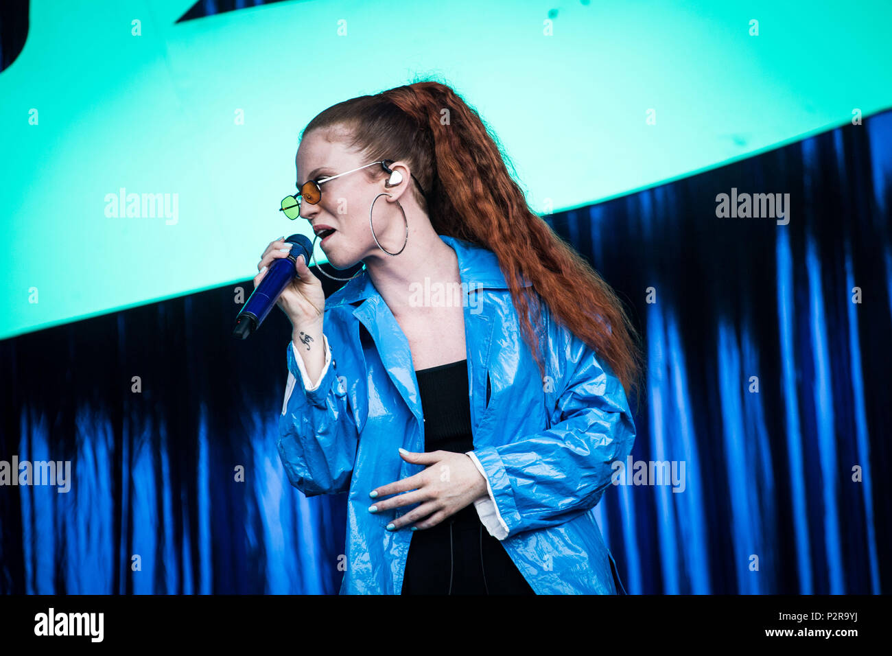 Jess glynne singer hi-res stock photography and images - Alamy