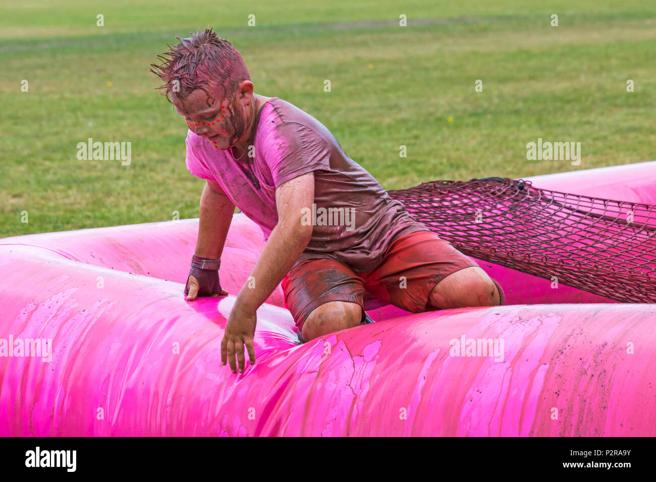 Mud covered children race hi-res stock photography and images - Alamy