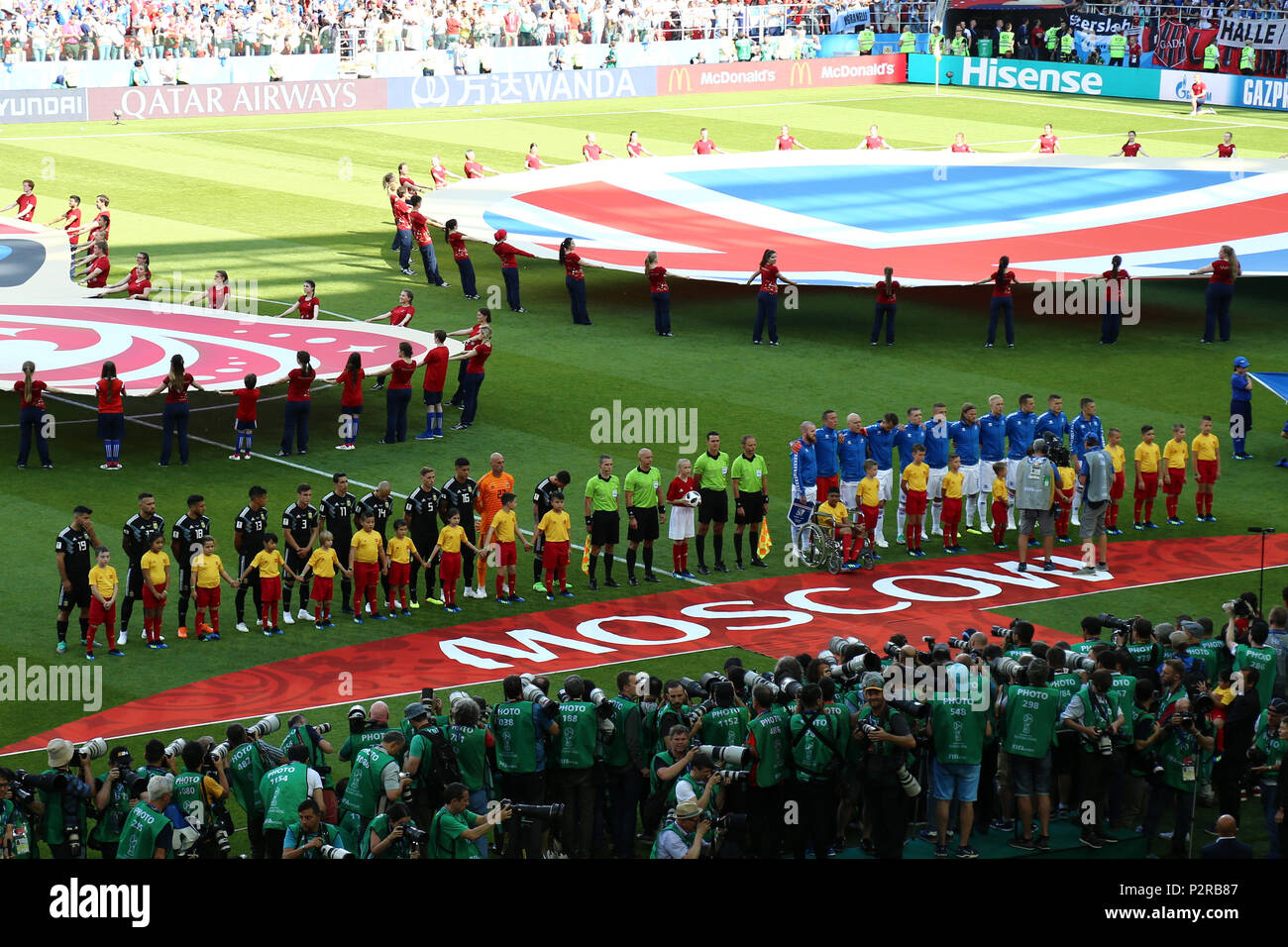 Teams line up before game hi-res stock photography and images - Alamy