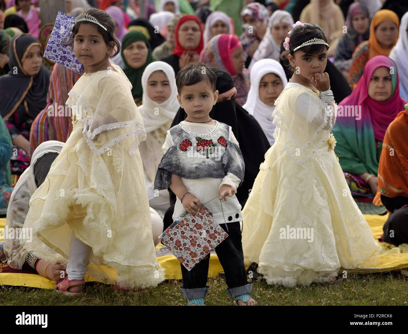 Srinagar, kashmir, india. 16th June, 2018. Young Kashmiri girls poses ...