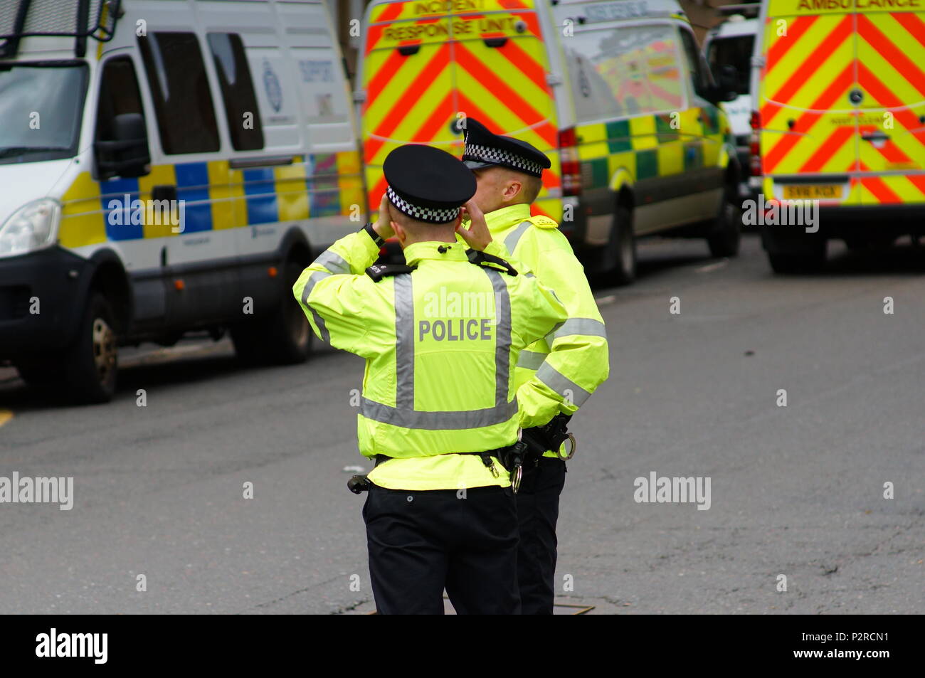 Emergency services uk at night hi-res stock photography and images - Alamy