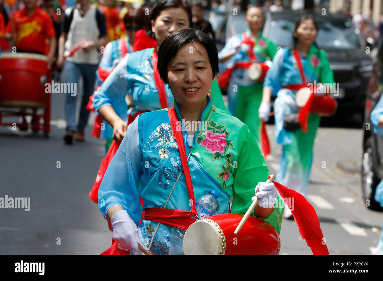Frankfurt, Germany. 16th June 2018. Chinese people perform on small ...