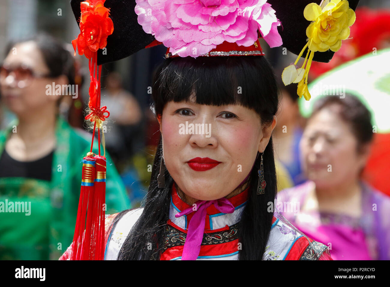 Frankfurt, Germany. 16th June 2018. A Chinese woman wearing a ...