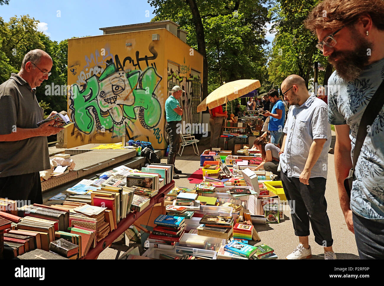 Munich, Germany. 16th Jun, 2018. Book flea market, beautiful summer ...