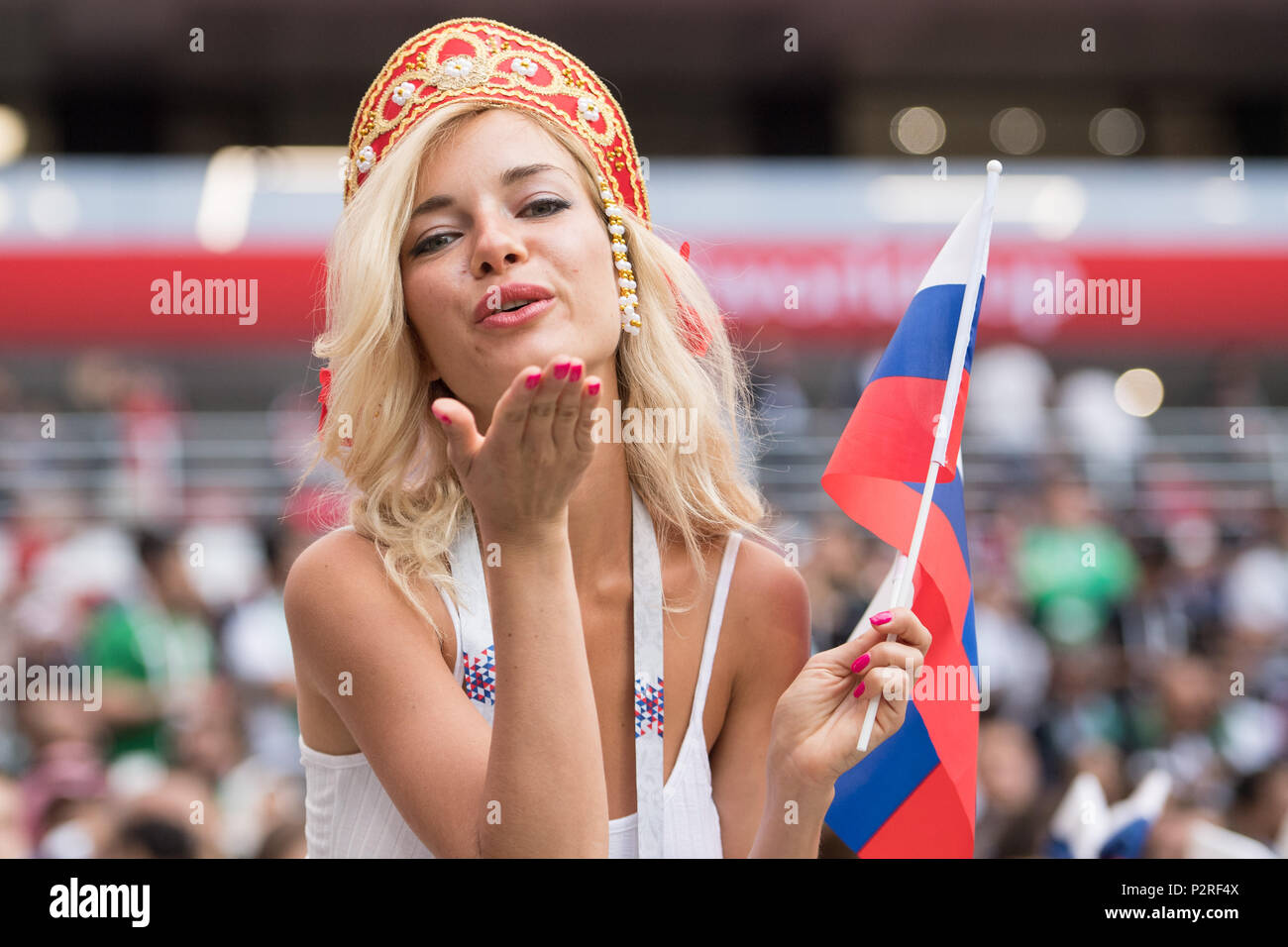 Football woman arabian hi-res stock photography and images - Alamy