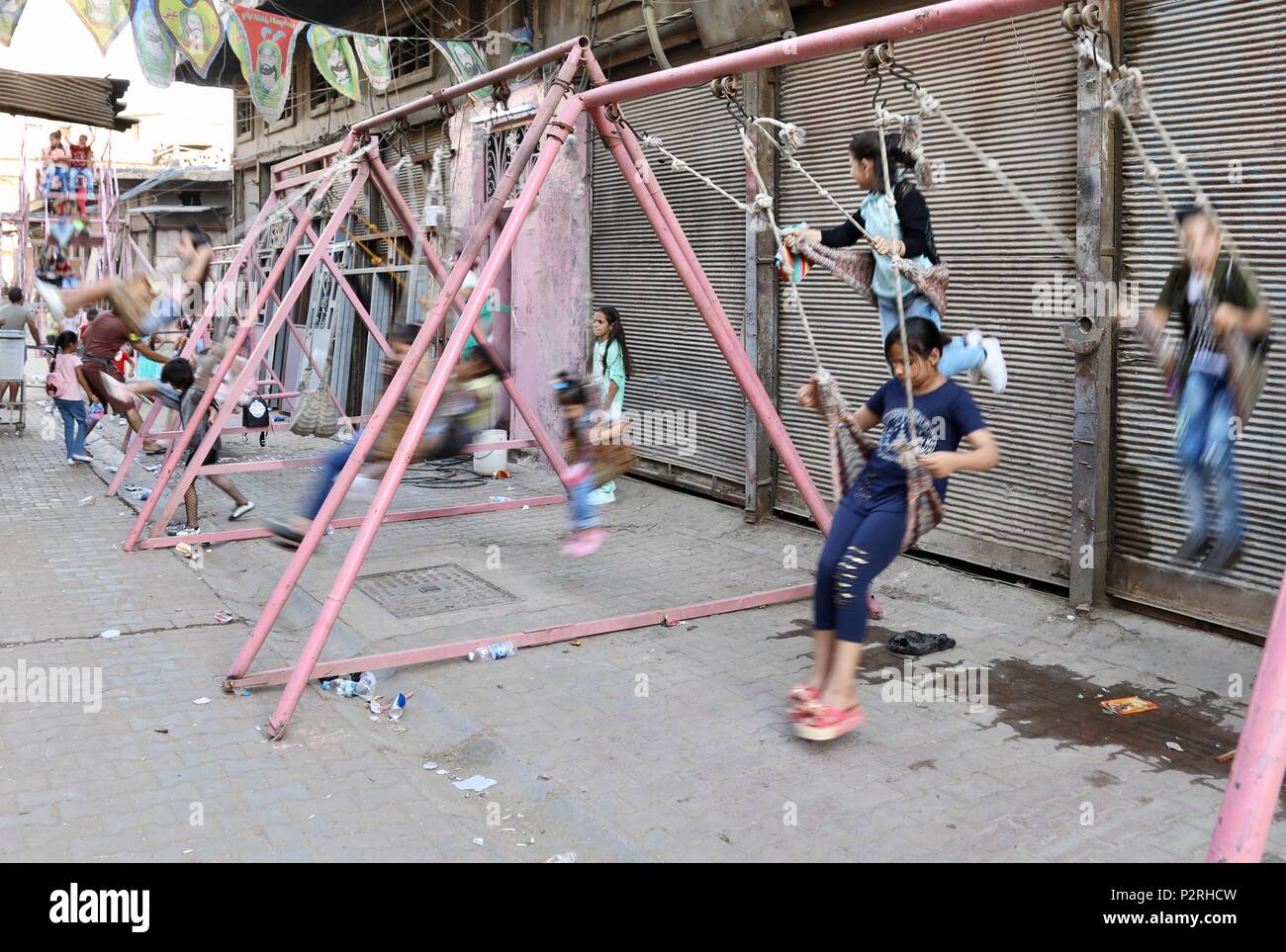 Baghdad, Iraq. 16th June, 2018. Children play in a street fairground on ...