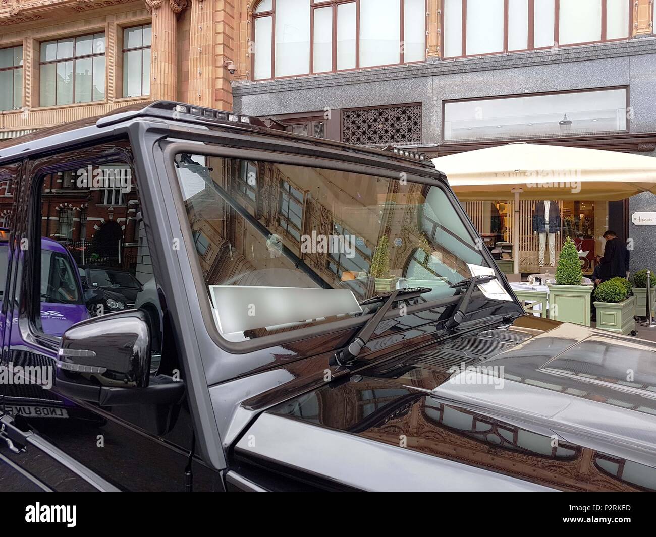 Arts Harrods High Resolution Stock Photography and Images - Alamy