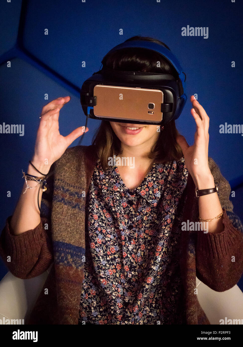 Girl watching in 3d virtual reality Stock Photo - Alamy