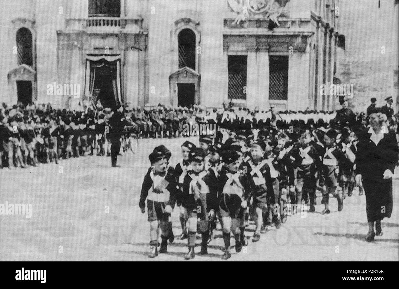 . Italiano: Sfila dei Balilla in Piazza Sordello . circa 1930. Unknown ...