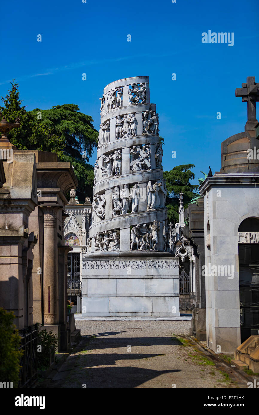 5 JUNE 2018, MILAN, ITALY: Statues of mourning at the graves of the ...