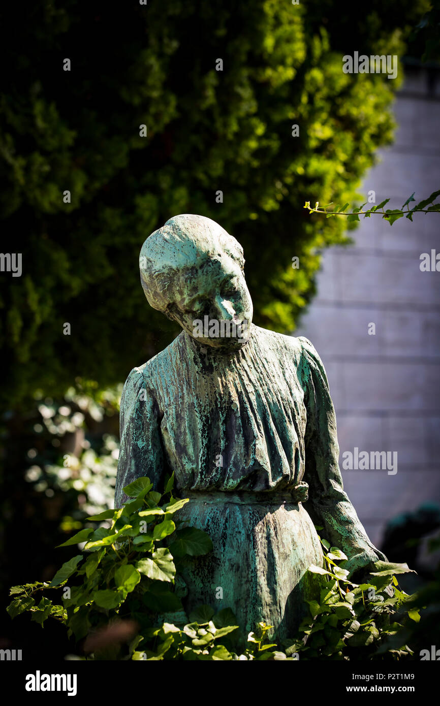 5 JUNE 2018, MILAN, ITALY: Statues of mourning at the graves of the ...