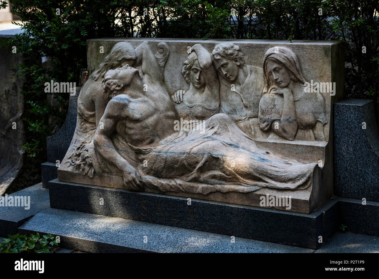 5 JUNE 2018, MILAN, ITALY: Statues of mourning at the graves of the ...