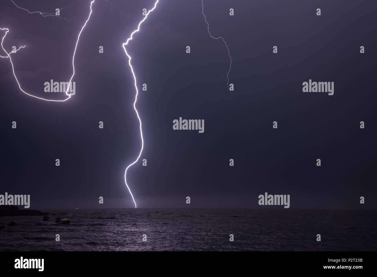 Lightning, sea, boat hi-res stock photography and images - Alamy
