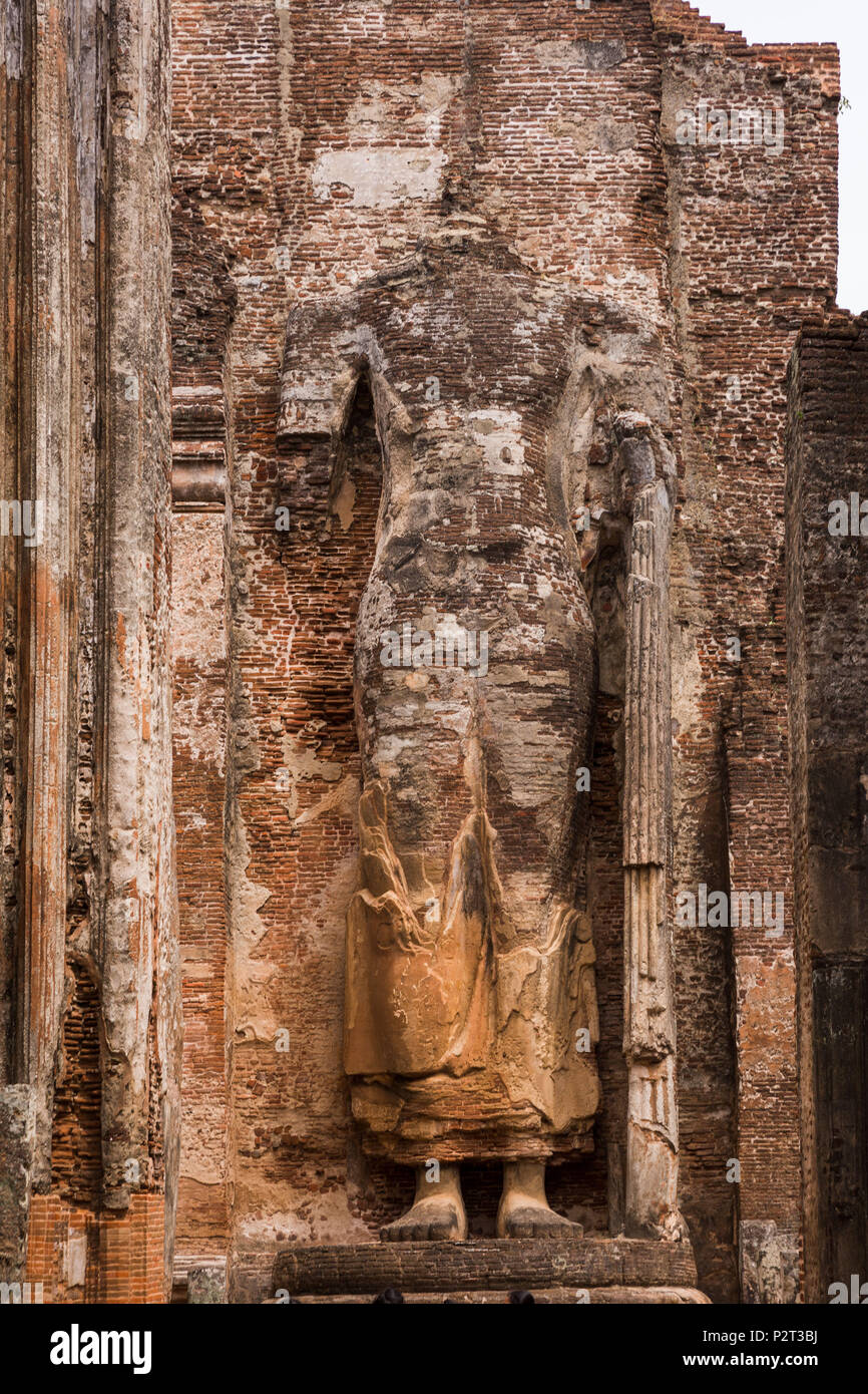 Statue king parakramabahu polonnaruwa sri hi-res stock photography and ...