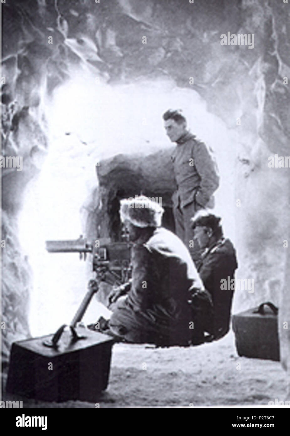 Italian army machine gunners hi-res stock photography and images - Alamy